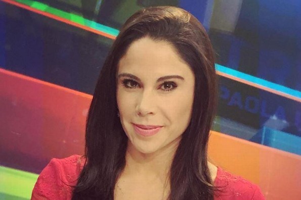 Conductora de noticiero se destapa y muestra ¡cuerpazo en bikini ...