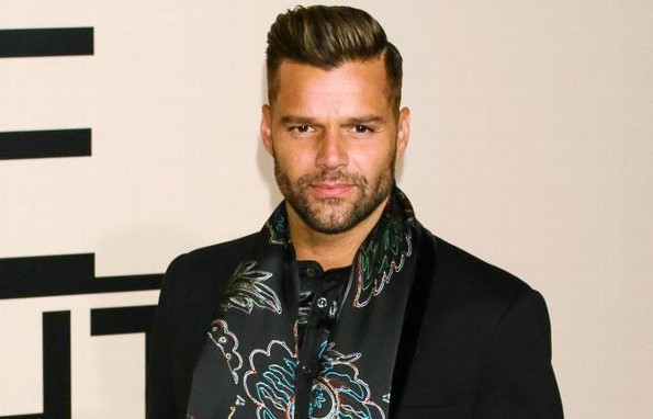 ¡Es oficial! Ricky Martin presume a su nuevo novio en alfombra roja ...