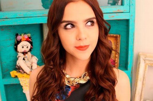 ¡Qué hermosa! Yuya sorprende a sus seguidores ¡con sexy foto en traje ...