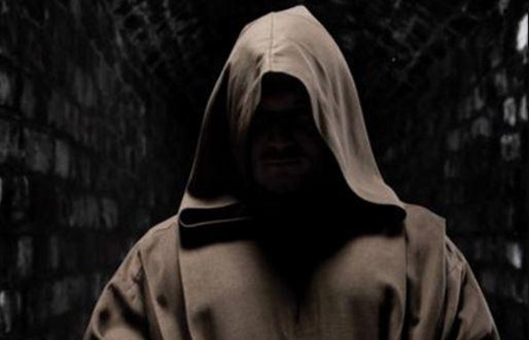 ¡Qué miedo! Investigadores paranormales captan a supuesto monje ...