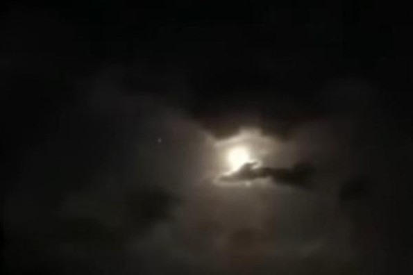Pescadores Captan En Video Una Luz Extraña En El Cielo ¿un Ovni